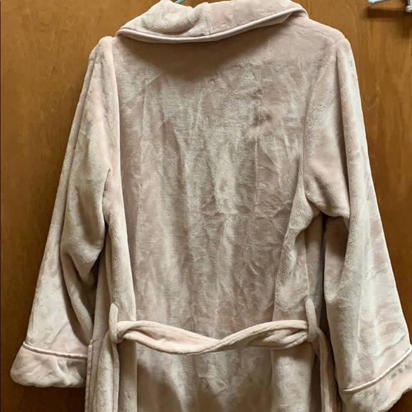Wamsutta | Other | Extremely Soft And Fuzzy Pink Robe | Poshmark